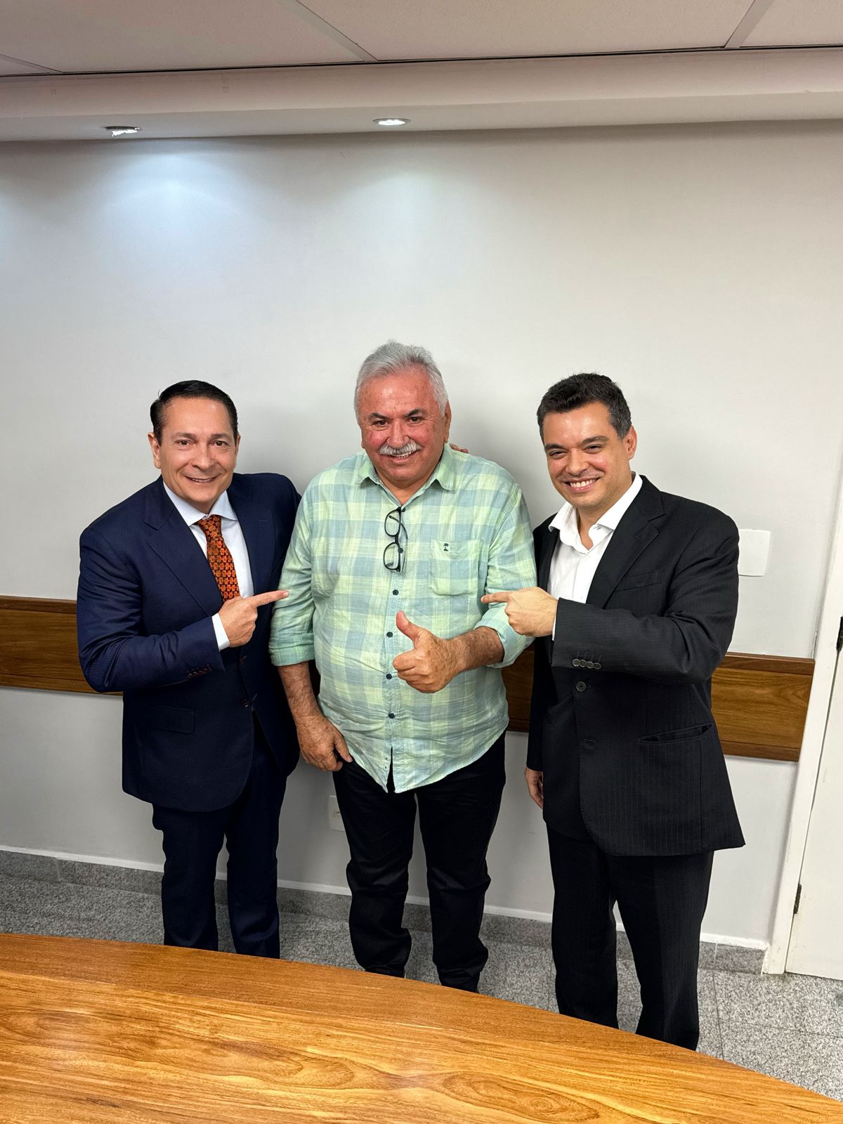 Ezequiel e Walter Alves articulam supernominata no MDB para 2026 - Blog ...